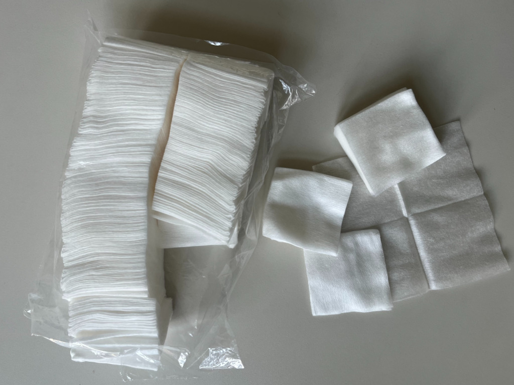 Absorbent soft lyocell makeup remover pads for sensitive skin